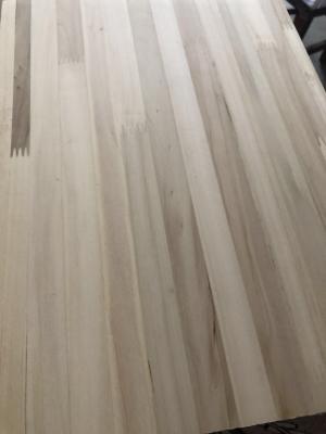 Cina 280-300 kg/cbm Densità Palle di legno di paolownia Palle di legno per colla ambientale E0/E1 in vendita
