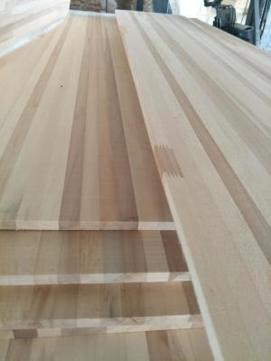 Cina 280-300 kg/cbm Densità Palle di legno di paolownia Palle di legno per colla ambientale E0/E1 in vendita
