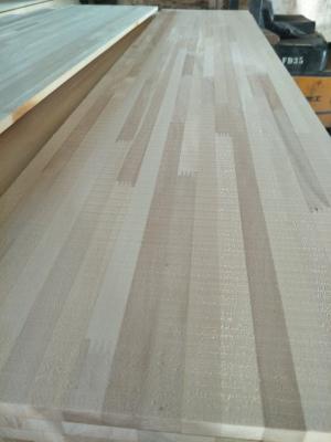 Cina 280-300 kg/cbm Densità Palle di legno di paolownia Palle di legno per colla ambientale E0/E1 in vendita