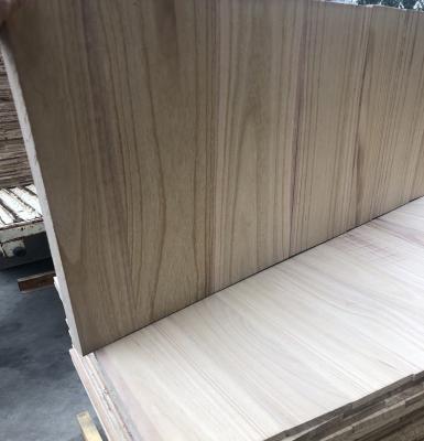 Cina Tavola di legno massello di paolownia Legno di foglio per progetto di magazzino Soluzione di capacità al meglio in vendita