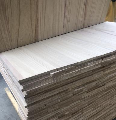 Cina Tavola di legno massello di paolownia Legno di foglio per progetto di magazzino Soluzione di capacità al meglio in vendita