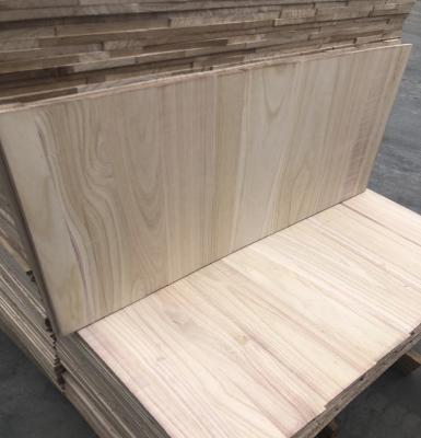 Cina Tavola di legno massello di paolownia Legno di foglio per progetto di magazzino Soluzione di capacità al meglio in vendita