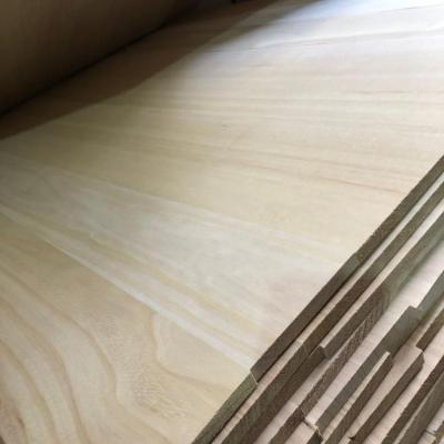 中国 2440x1220 または 1200x600 FSC 証明書付き 12mm サイズの圧縮パロウニア木板 販売のため