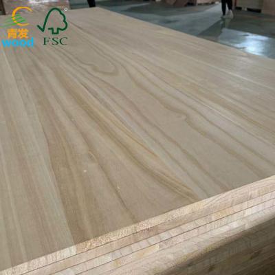 Cina Tavola di legno di Paulownia Tomentosa non finita con superficie liscia e tenore di umidità dell'8%-12% in vendita