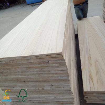 Cina Tavola di legno di Paulownia Tomentosa non finita con superficie liscia e tenore di umidità dell'8%-12% in vendita