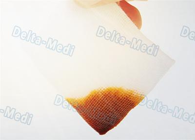 中国 生殖不能のガーゼに服を着せる傷の心配は綿棒の乳液の自由で高い液体の吸囚性を海綿で洗います 販売のため