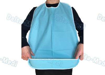中国 ヴェルクロ青い色45 x 48cmのCPEの防水使い捨て可能な歯科胸当て 販売のため