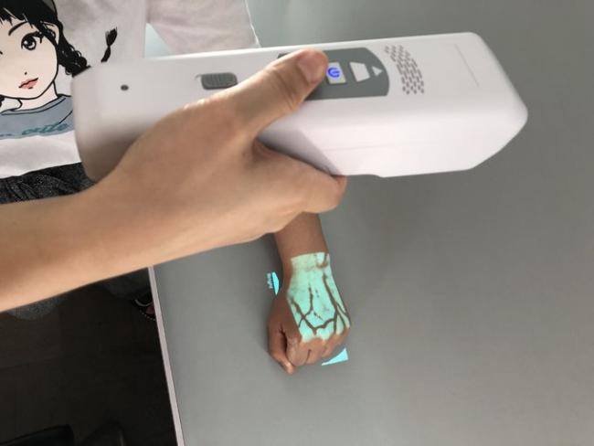 Infrared Wavelengths 850Nm Light Vein Locator Device Depth of Visible Vein ≤12mm Used For Micro Plastic Surgery 1