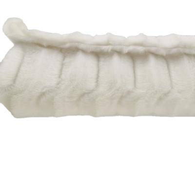 China Middelgewicht Modieus 100% Polyester Gebreide PV Plush Stoffen Producent voor Kleding Te koop