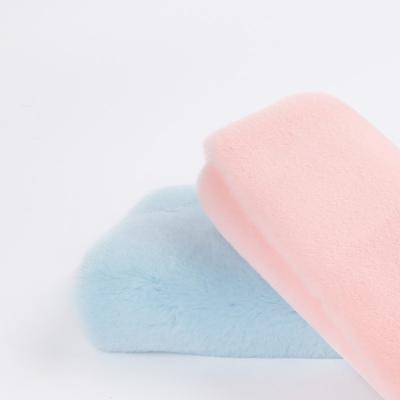 China Plüschgewebe mit 10-20mm Stapel und sehr weichen Texturen 100% Polyester Kaninchenfellgewebe zu verkaufen