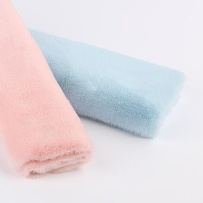 China Plüschgewebe mit 10-20mm Stapel und sehr weichen Texturen 100% Polyester Kaninchenfellgewebe zu verkaufen