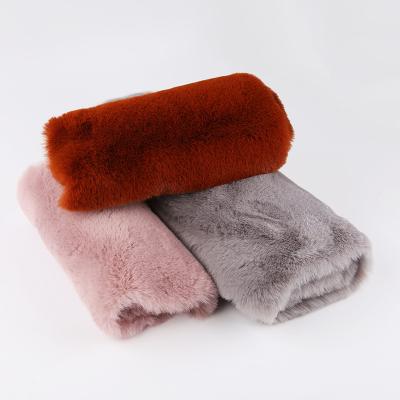 Cina Tipo a maglia Tricot 100% poliestere molto morbido Peso grande 20-25mm Tessuto di pelliccia di coniglio in vendita
