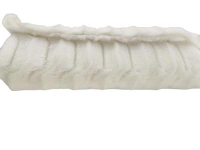 Cina 500 metri di tessuto di peluche per abbigliamento e coperte realizzato in 100% poliestere a maglia PV in vendita