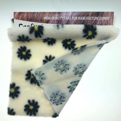 China 100% polyester zacht jacquard patroon print konijn pels jasje voor verfijnde aantrekkingskracht Te koop