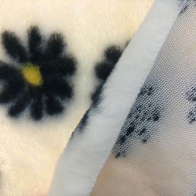 China 100% polyester zacht jacquard patroon print konijn pels jasje voor verfijnde aantrekkingskracht Te koop