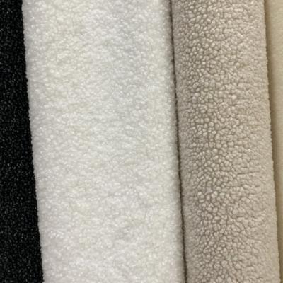 China Veelzijdig 100% polyester kunstmatig lang krullend bontstof voor kledingstukken van elke kleur Te koop
