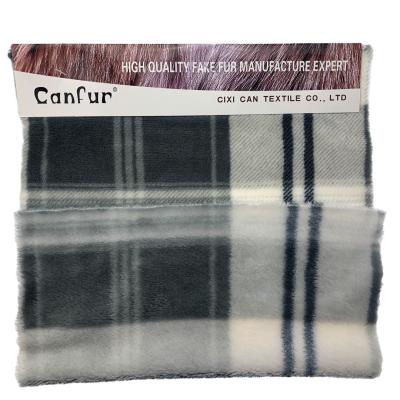 Cina Indumenti Tessuti di peluche 100% poliestere Tessuti di flannel a maglia per coperte in vendita