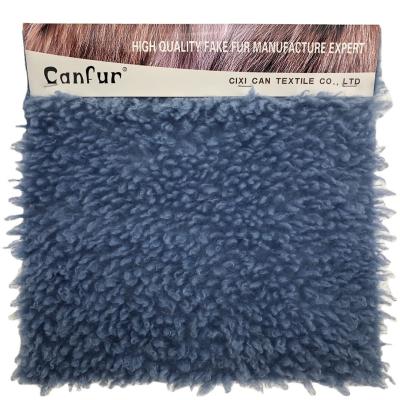 China Voorkant Materiaal 100% polyester Long Pile Faux Fur Stof voor gezellige en stijlvolle kleding Te koop
