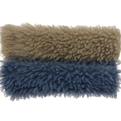 Cina Materiale anteriore 100% poliestere lunghe pile tessuto di pelliccia finta per abiti accoglienti e eleganti in vendita