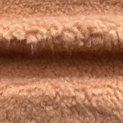 China Vlekwerend 100% polyester op maat gemaakte deeltjes lamswol jas voor damestof Te koop
