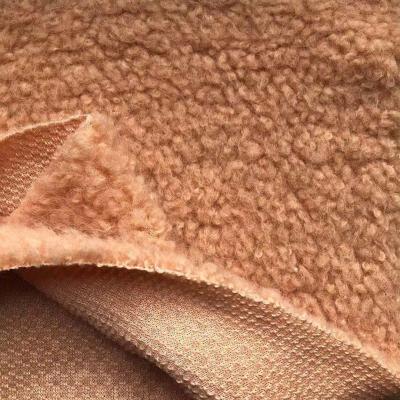 Cina Repellente alle macchie 100% poliestere particelle personalizzate cappotto di lana di agnello per tessuti da donna in vendita