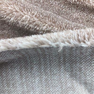 Cina Tessuto di velluto di sherpa 100% di poliestere cationico tinto a maglia per varie applicazioni in vendita