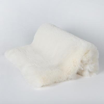 Cina Tessuto di pelliccia di coniglio di poliestere 100% per coperte e cuscini in vendita