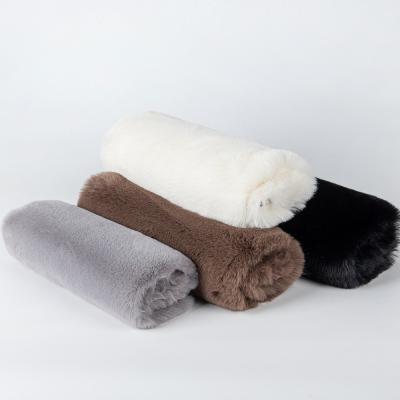 Cina Tessuto di pelliccia di coniglio di poliestere 100% per coperte e cuscini in vendita