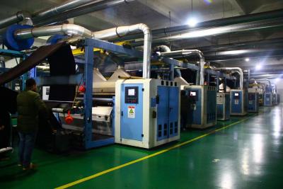 China Fibra de pelúcia tingida de fio para brinquedos macios e cobertores 100% poliéster 20 mm comprimento da pilha à venda
