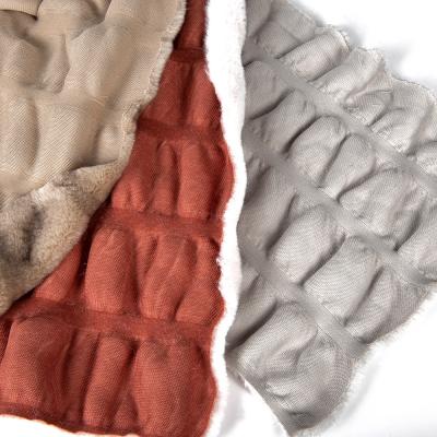 China Luxe Stripe Style 100% Polyester Elastiek Fake Rabbit Furs voor Home Textiel Stoffen Te koop