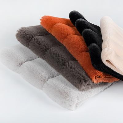 Chine Tissu en peluche à tricot doux pour manteau d'hiver 100% polyester Lapin Faux motifs de pinceau de fourrure à vendre