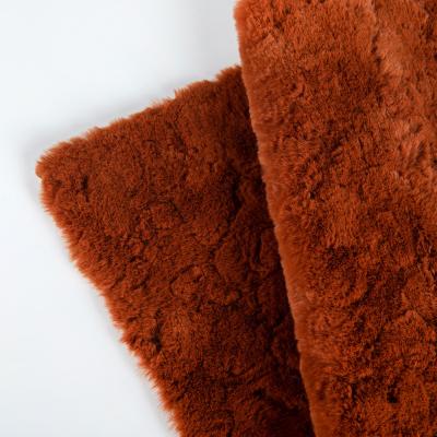 China Zacht geborsteld PV-plush nep konijnvelstof voor jas 100% polyester Garens 80S × 80S Te koop