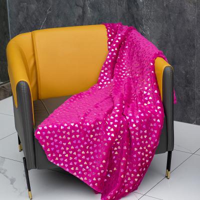 China Tas met geborsteld patroon 100% Polyester Zilver PV Plush False Fur Stof voor Home Textile Te koop