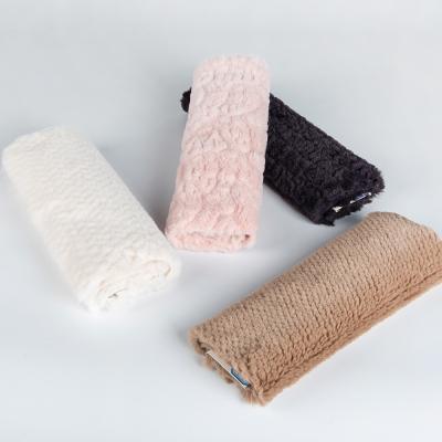 Cina Fabrica di pellicce corto di design con pelliccia finta Sherpa Teddy con materiale anteriore 100% poliestere in vendita
