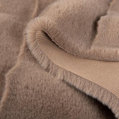 Cina Poliestere Long Pile Fux Pelliccia Trim Tessuto per Super Soft False Pelliccia di Coniglio Aspetto e sensazione in vendita