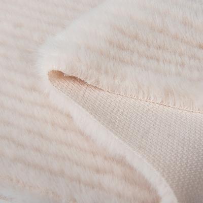 Cina 2024 Soft Cut Pile Short Fur Carpet Fabric con disegni e disegni personalizzati in vendita