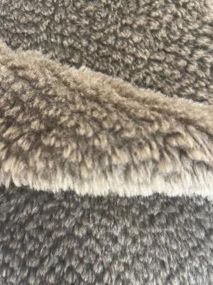 China Tecido de Teddy Sherpa de pele falsa de pelúcia artificial suave com material de frente 100% poliéster à venda
