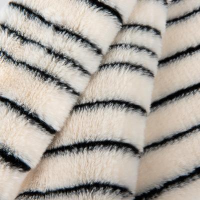 Cina Supersoft Faux Rabbit Mink Fur Short Hair Windproof Rabbit Fur Fabric con Soft Hand Feeling in vendita