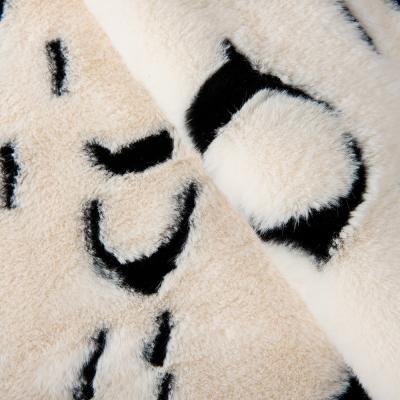 Cina Supersoft Faux Rabbit Mink Fur Short Hair Windproof Rabbit Fur Fabric con Soft Hand Feeling in vendita