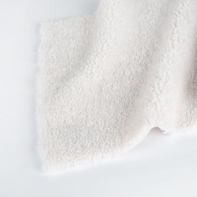 Cina Modello SOLIDS 100 Tessuto Teddy in poliestere pelliccia finta per tessile/abbigliamento/giocattolo per la casa in vendita