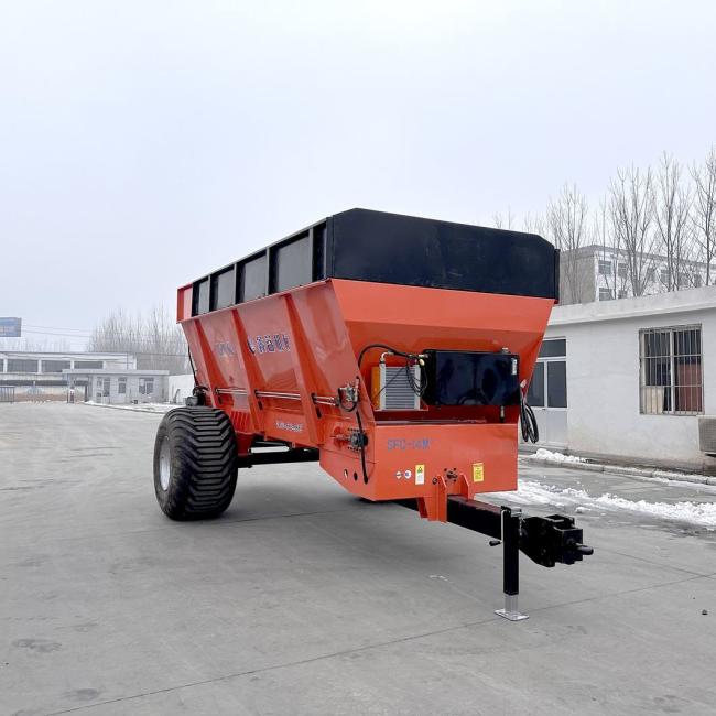 Truck Manure and Spreader for Solid and Fertilizer