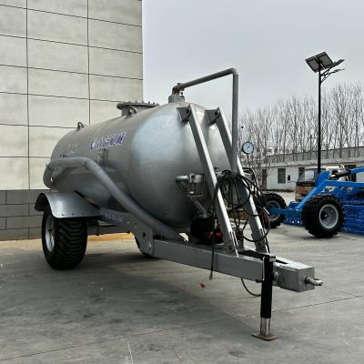 Cina Serbatoio dell'acqua rimorchio due assi piattaforma di acciaio fertilizzante spruzzatore con trattore in vendita