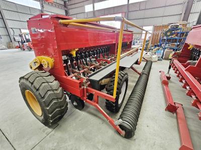 China Piantatrice di grano a basso costo regolabile per piantare i campi con precisione for sale