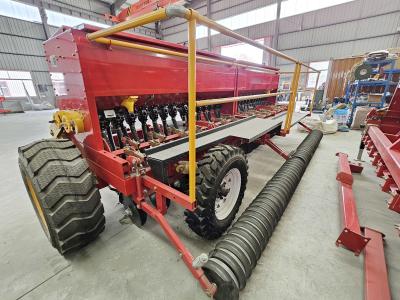 Cina Piantatrice di grano a basso costo regolabile per piantare i campi con precisione in vendita