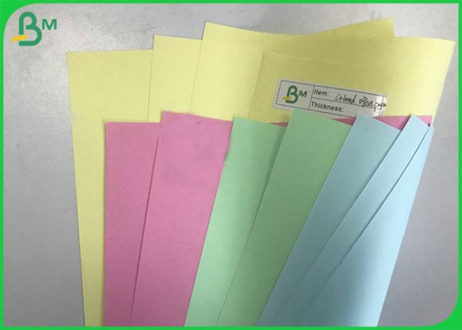 Carta non rivestita colorata pastello enorme di Rolls 70gsm 80gsm Woodfree per gli origami