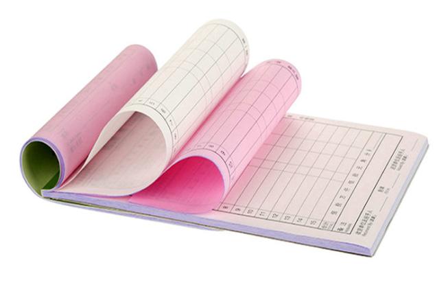 Ordenador que imprime no la copia a carbón blanca y colorida Rolls enorme de papel