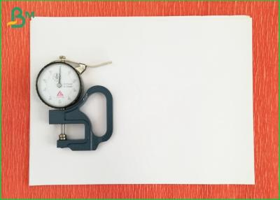 Chine GV de couleur d'intense luminosité d'impression offset d'OIN 60gsm/70gsm blanche de papier à vendre