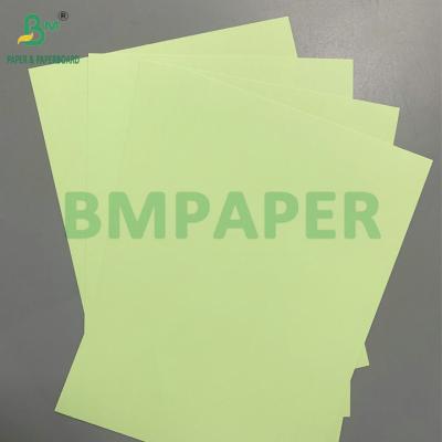 China Glanzige oppervlakte 180 gm 230 gm gekleurde kartonnen voor bruiloft uitnodigingen Te koop