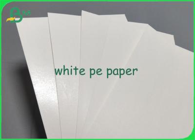 Cina Il film del PE del materiale della prova dell'acqua ha laminato Brown bianco di carta ricoperto 300g + 15g in vendita