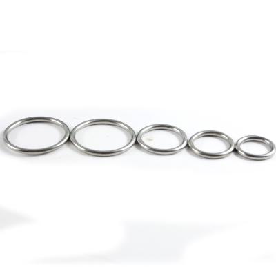 Cina Anello rotondo saldato da 30 mm in acciaio inossidabile Anello metallico O con pacchetto di peso lordo 0,024 kg in vendita
